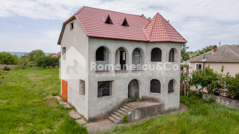 De vanzare casă în 2 nivele, variantă sură, Strășeni, sat. Sireți. - case