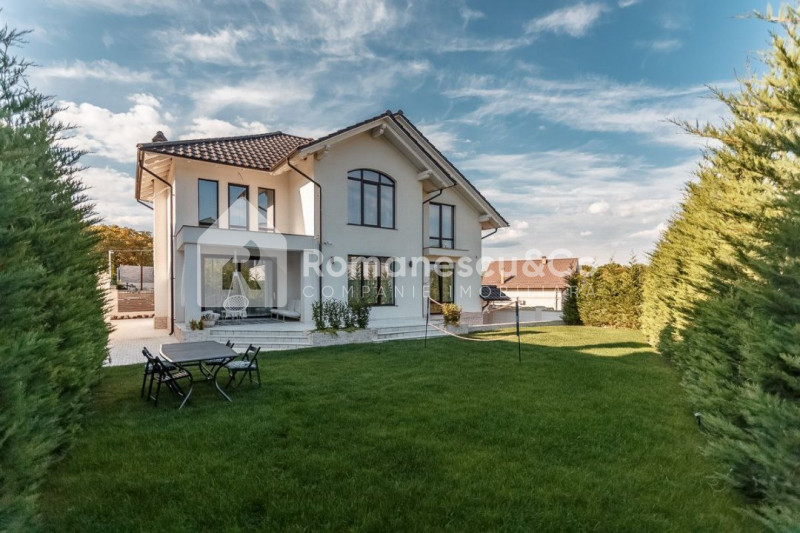 Vînzare casă de lux în Poiana Domnească! - case